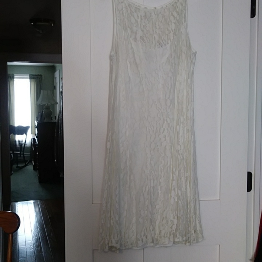 Carmen Marc Valvo Cream Color Lace Sleeveless Dress 1… - Gem